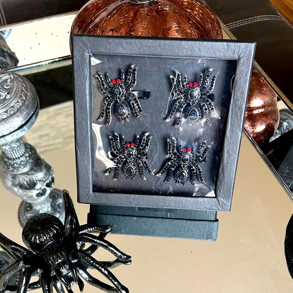 Tahari | Dining | Nib Set Of 4 Tahari Black Rhinestone Spider Napkin ...